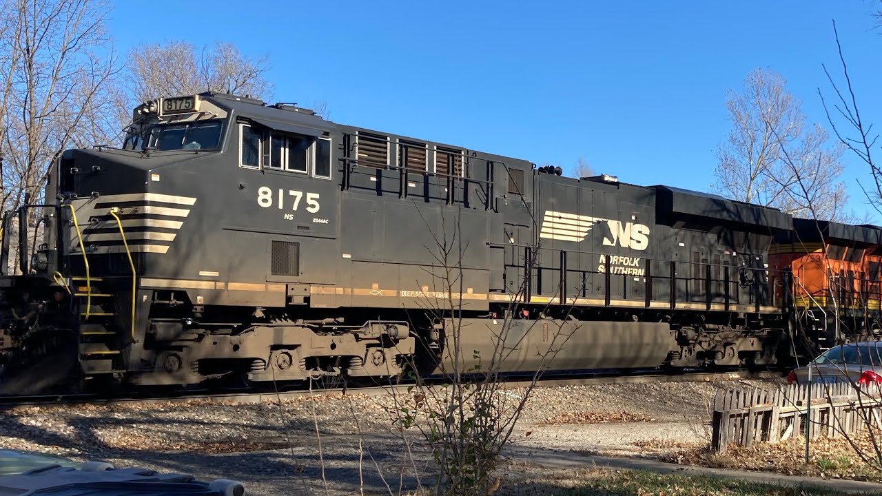 BNSF 7753 and NS 8175 - Emporia, KS 11/27/20 - YouTube