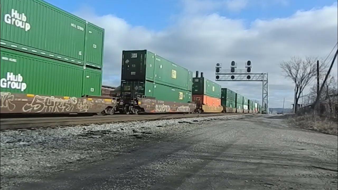 UP 7220 Leads Intermodal - 1/29/2024 - YouTube