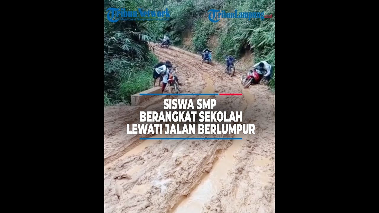 Perjuangan Siswa SMP Berangkat Sekolah Lewati Jalan Becek Berlumpur ...