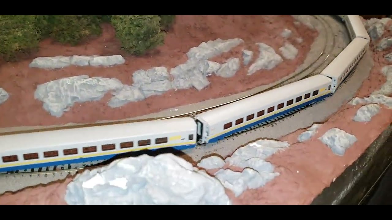 MODEL TRAINS Exporail Model Train Show 2023 N Scale Via Rail LRC on ...