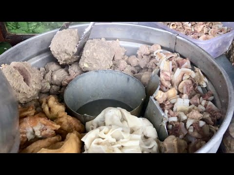 Makan Bakso Kepala Sapi Jowo Surabaya