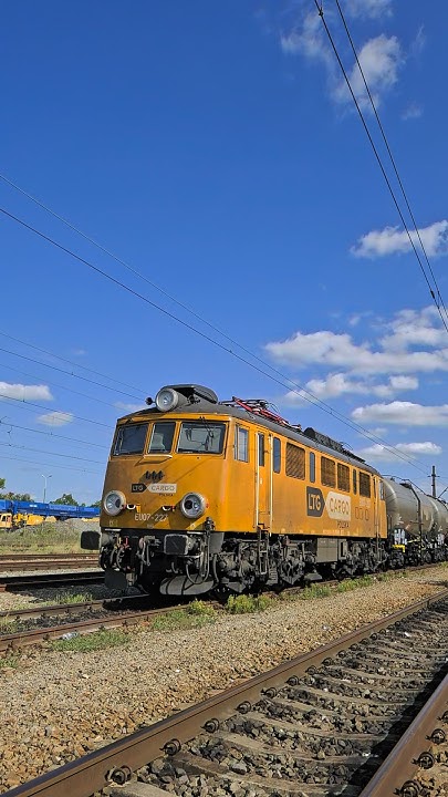 EU07 227 LTG CARGO ze składem beczek. #kolej #pkp #pociąg #siódemka #shorts #brochów - YouTube