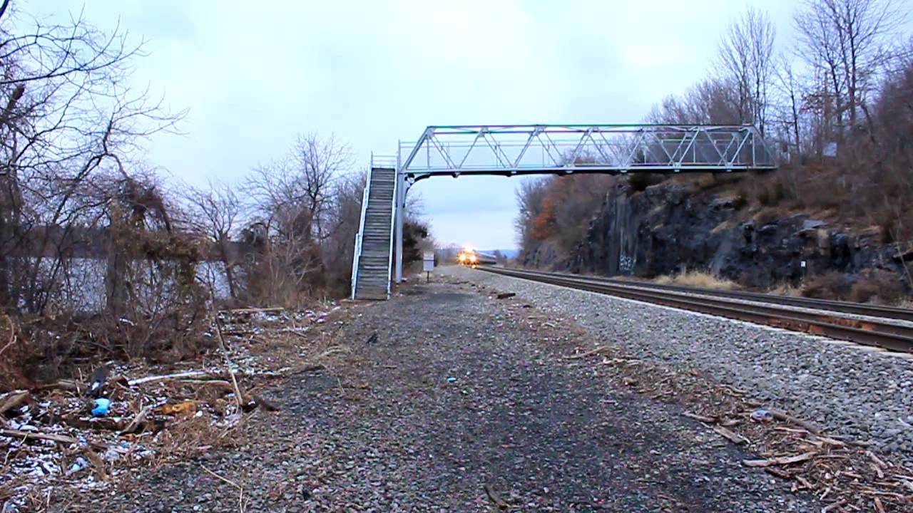 Metro-North Train Passing Breakneck Ridge - YouTube