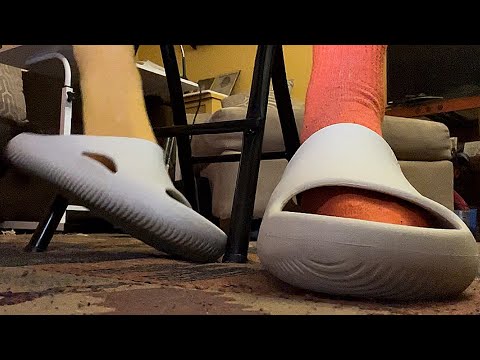 Shoeplay in Crocs Mellow Recovery Slide  #shoeplay #toewiggles #toes #classyshoeplay #ebonyshoeplay