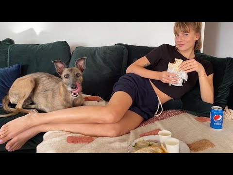 Coraz szczuplejsza Marta Wierzbicka eksponuje d�ugie nogi. \