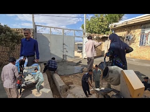 The major renovation of the cattle farm has finally begun!  The family got to work💪
