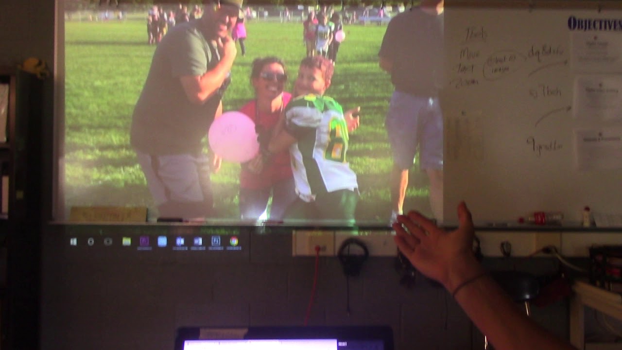 extend projection screen - YouTube