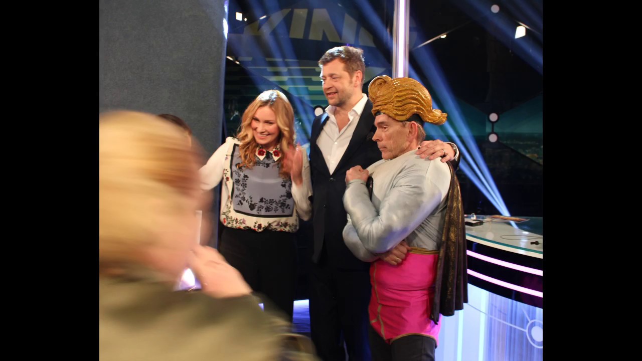 Kapten Filling dräkten till James Bond and 007 Museum Nybro - YouTube