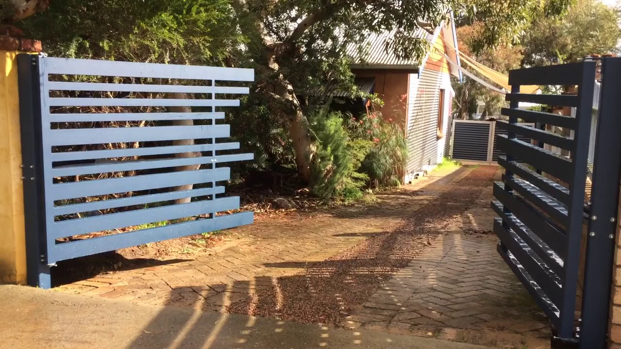 Western Automate - Double Swing Aluminium Staggered Gates - YouTube
