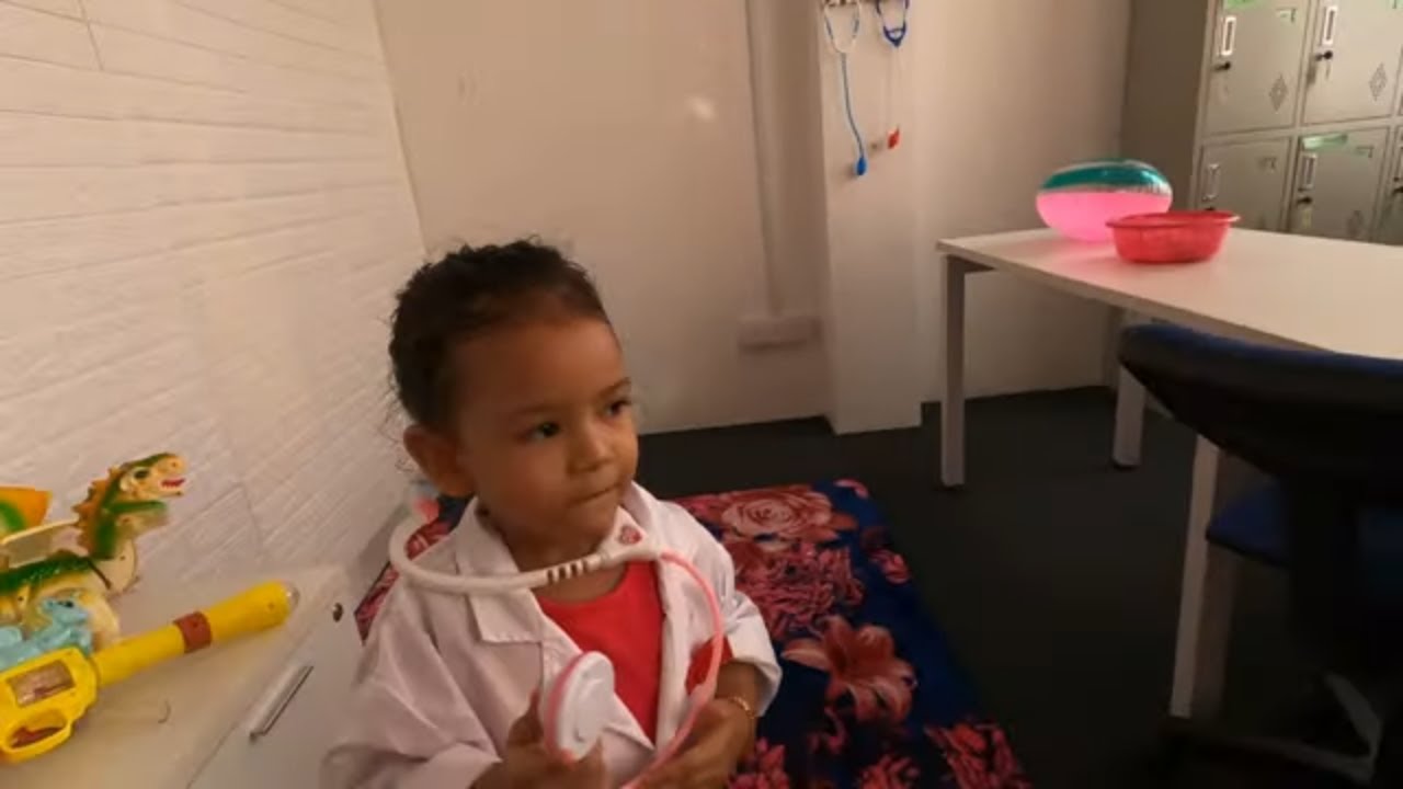 kids play time / pretend as doctor - YouTube