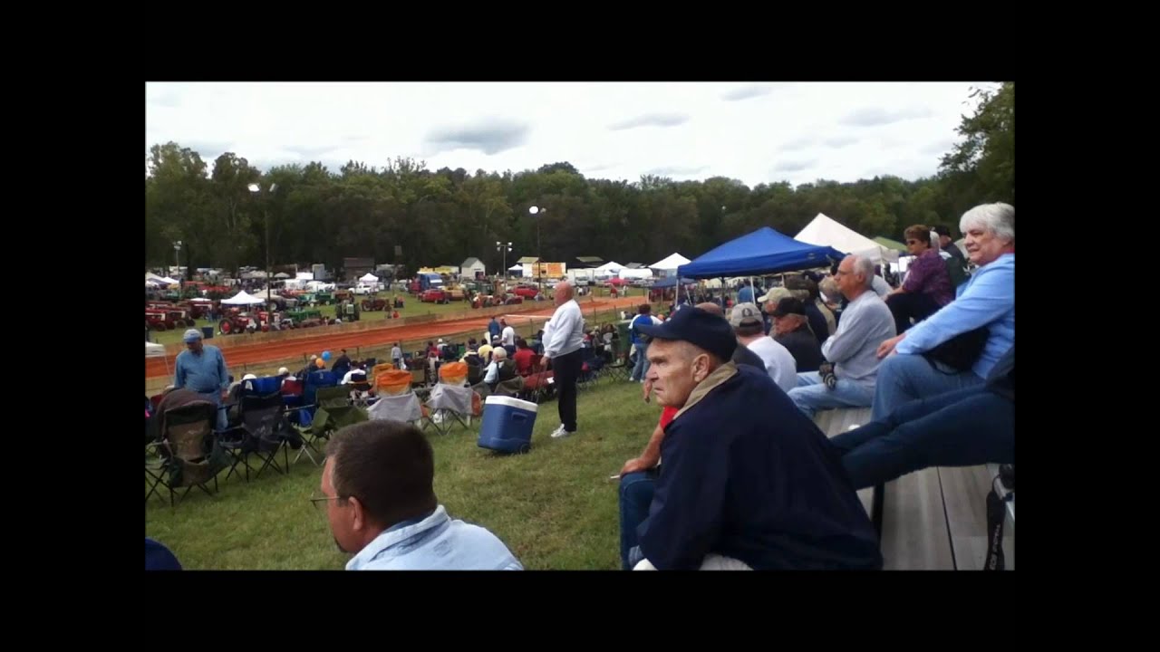Field day of the Past 2011 tractor pull part 1 - YouTube
