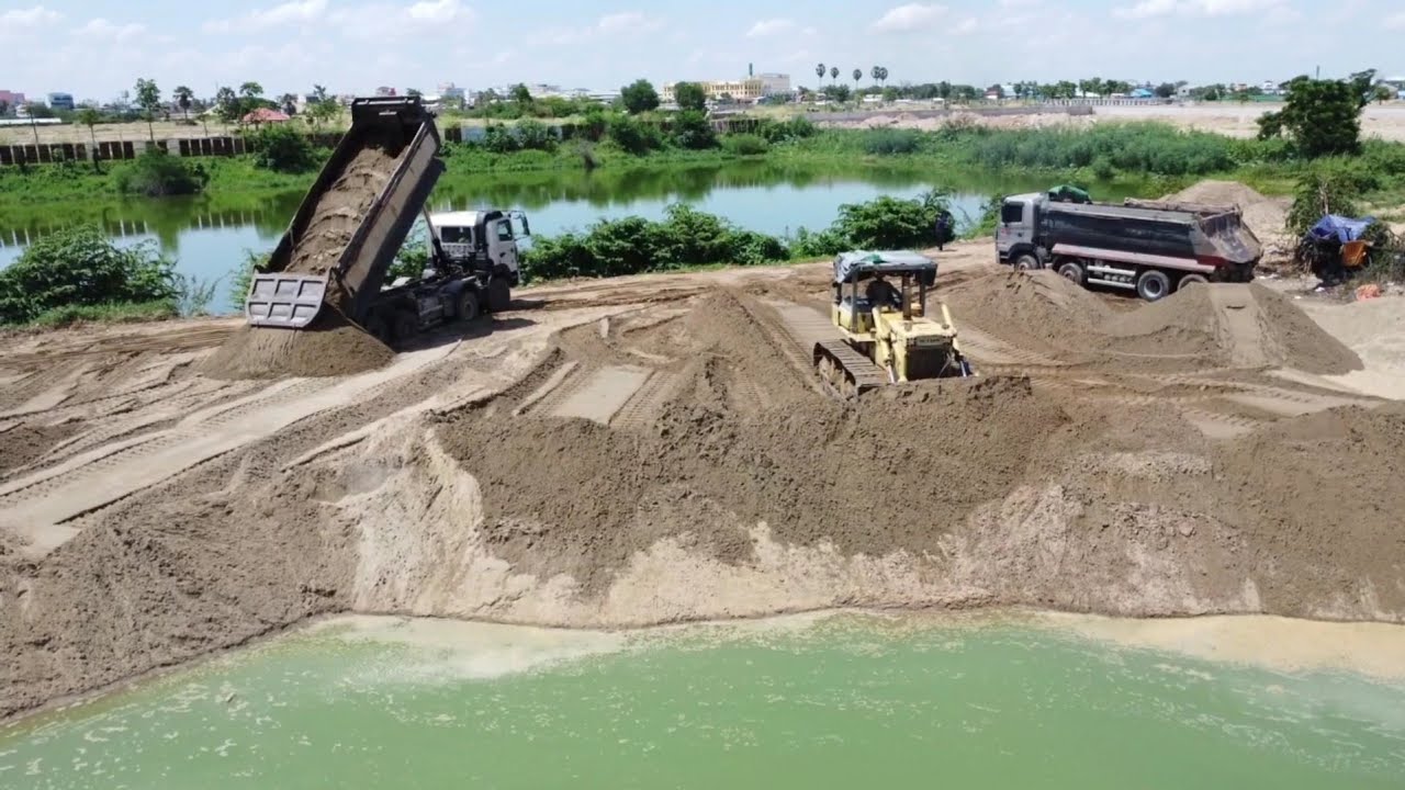 Update Showing Great Team work!project Sand fill up Hyundai and Komatsu ...