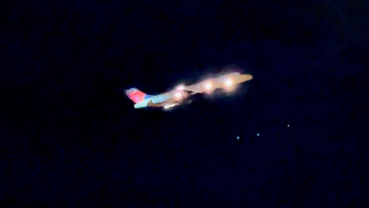 Delta 717 night takeoff in gusty winds - YouTube