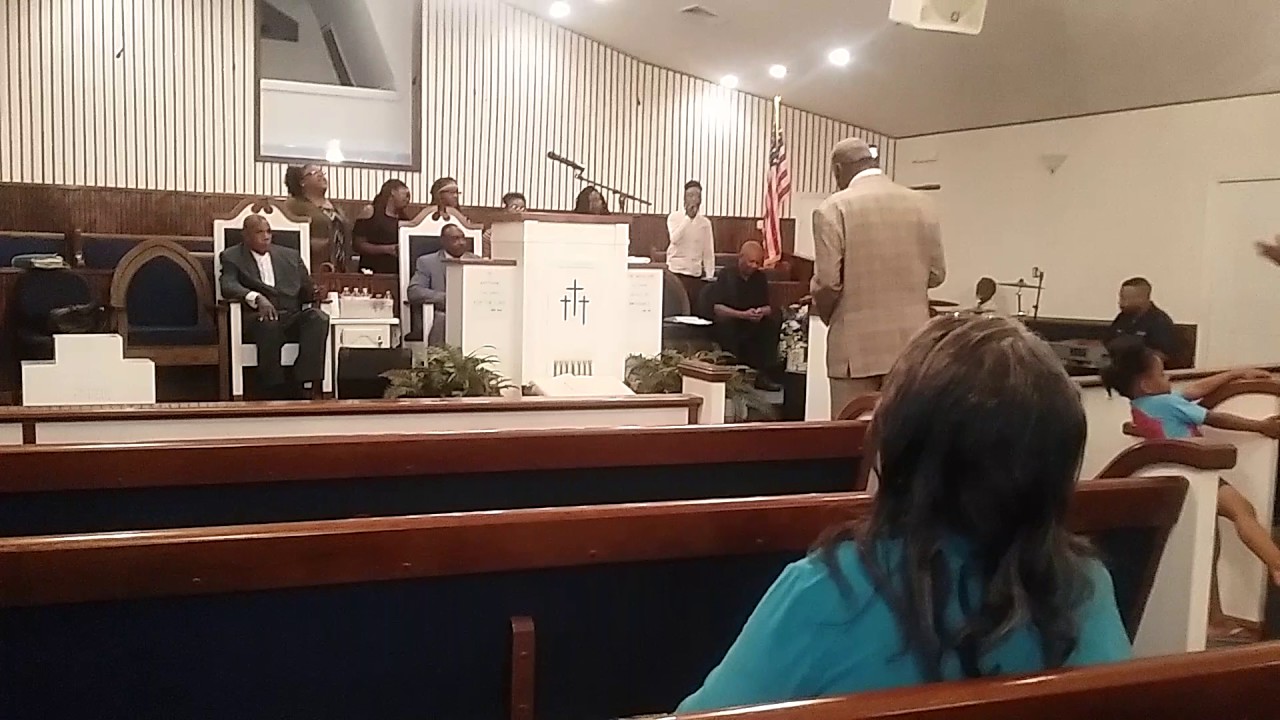 People singing at church - YouTube