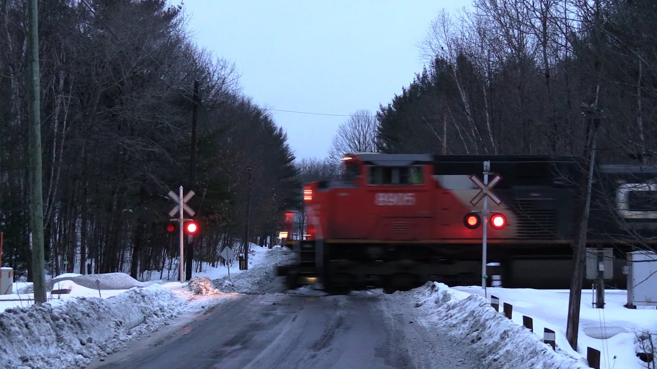 CN 8905 at Oastler Lake (03JAN2017) - YouTube