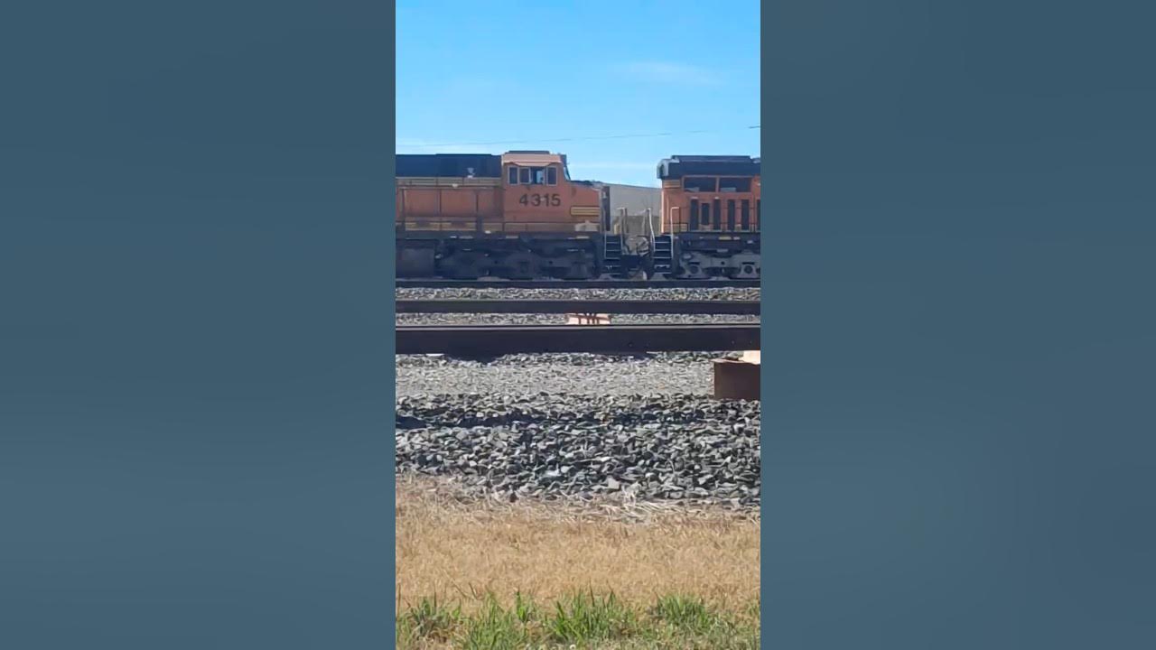 BNSF 4315 & 7583 Still Switching In The Yard And BNSF 1657 Is Finally On And 1654 Parked - YouTube