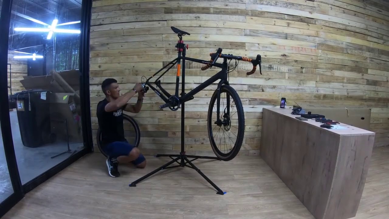 Time-lapse build of the Silverback Siablo CF - YouTube