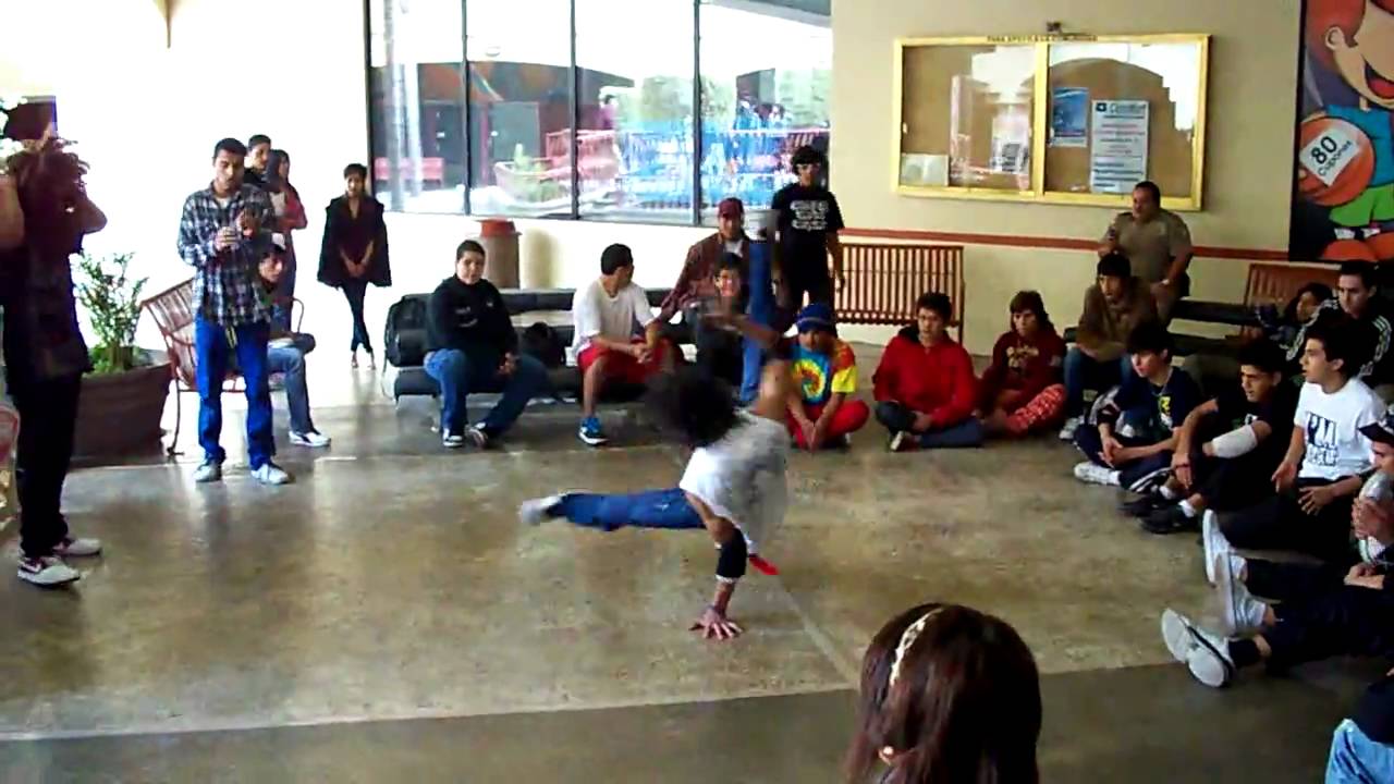 Break Dance Tijuana Plaza Americana '09.MOV - YouTube