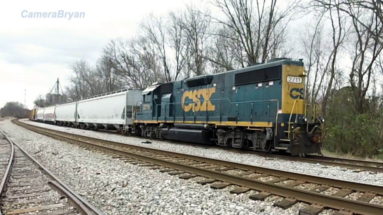 Ex - Seaboard Coast Line GP38-2 Idling on CSX in Athens - YouTube