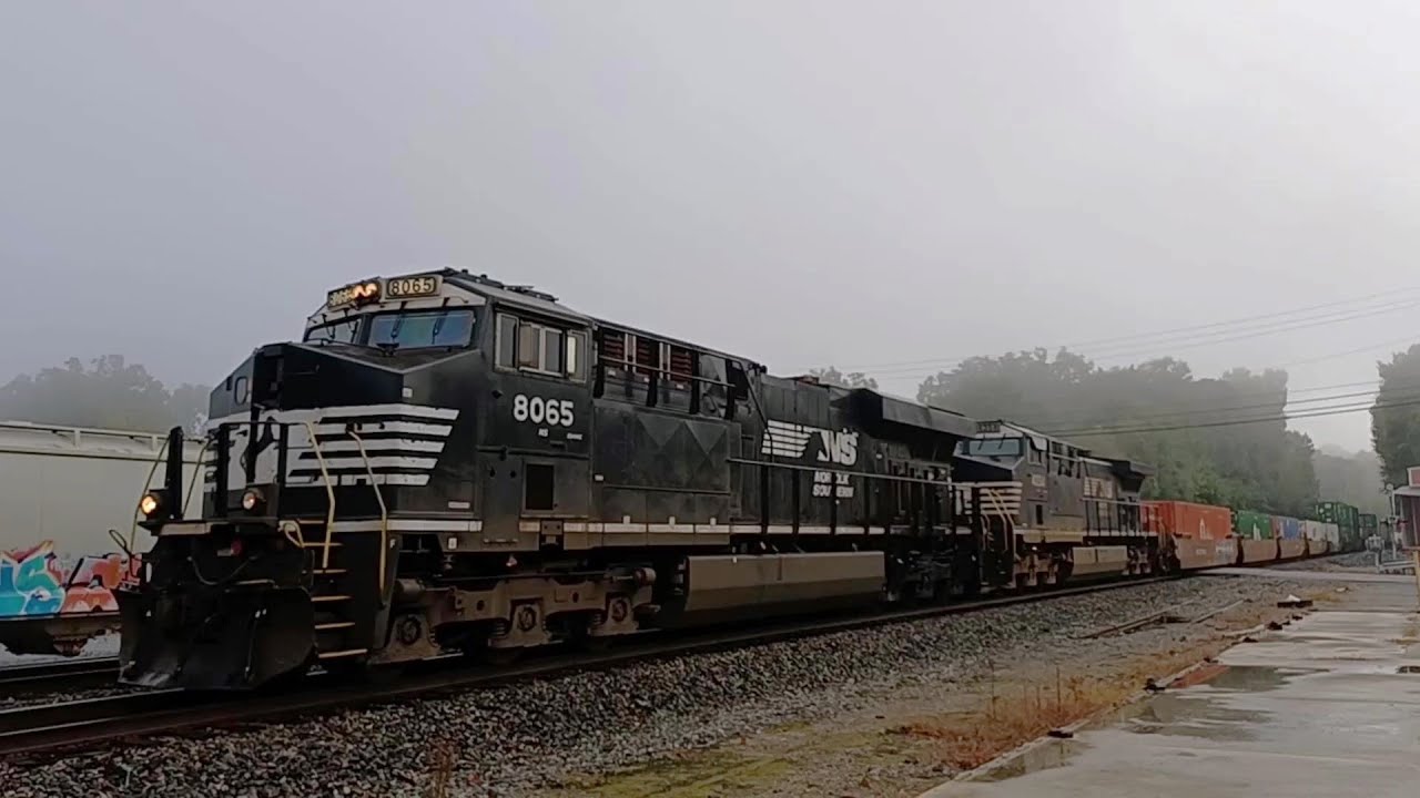 Railfanning Aggressive NS #27a Leaders #8065 & #4017 / NS #7677 + 3 BEASTLY BNSF led NS #283 ...