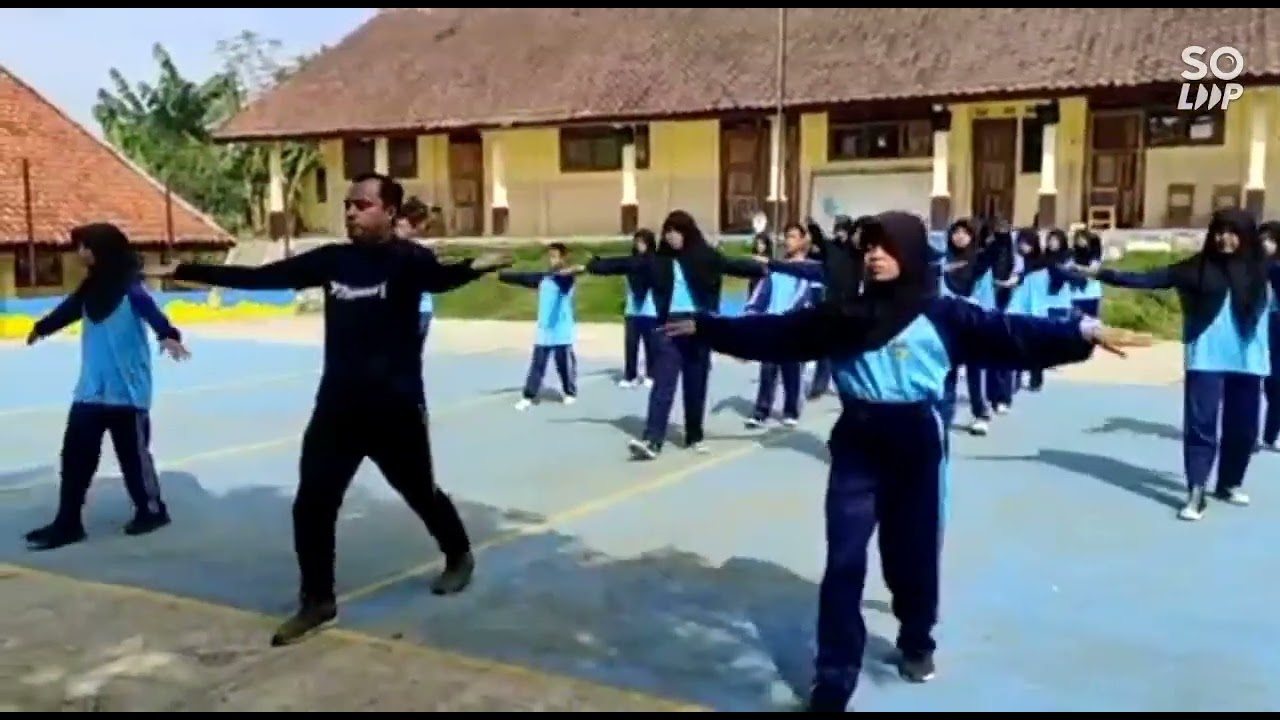 Olahraga Senam Pagi di Estubumi - YouTube