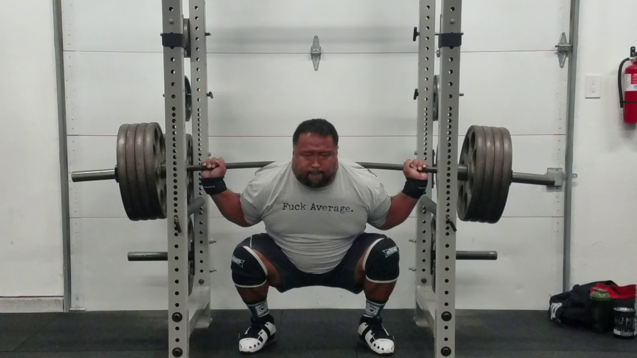 HIGA MONSTER 405 LBS x 20 reps beltless squats - YouTube