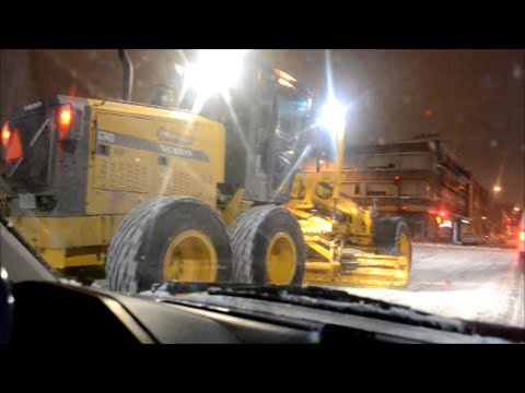 SNOW PLOWS BIG & SMALL IN MONTREAL QUEBEC - YouTube