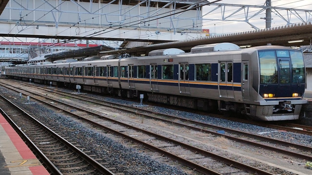 [朝のネタ運用]321系D27編成 直通快速 王寺駅発車 - YouTube