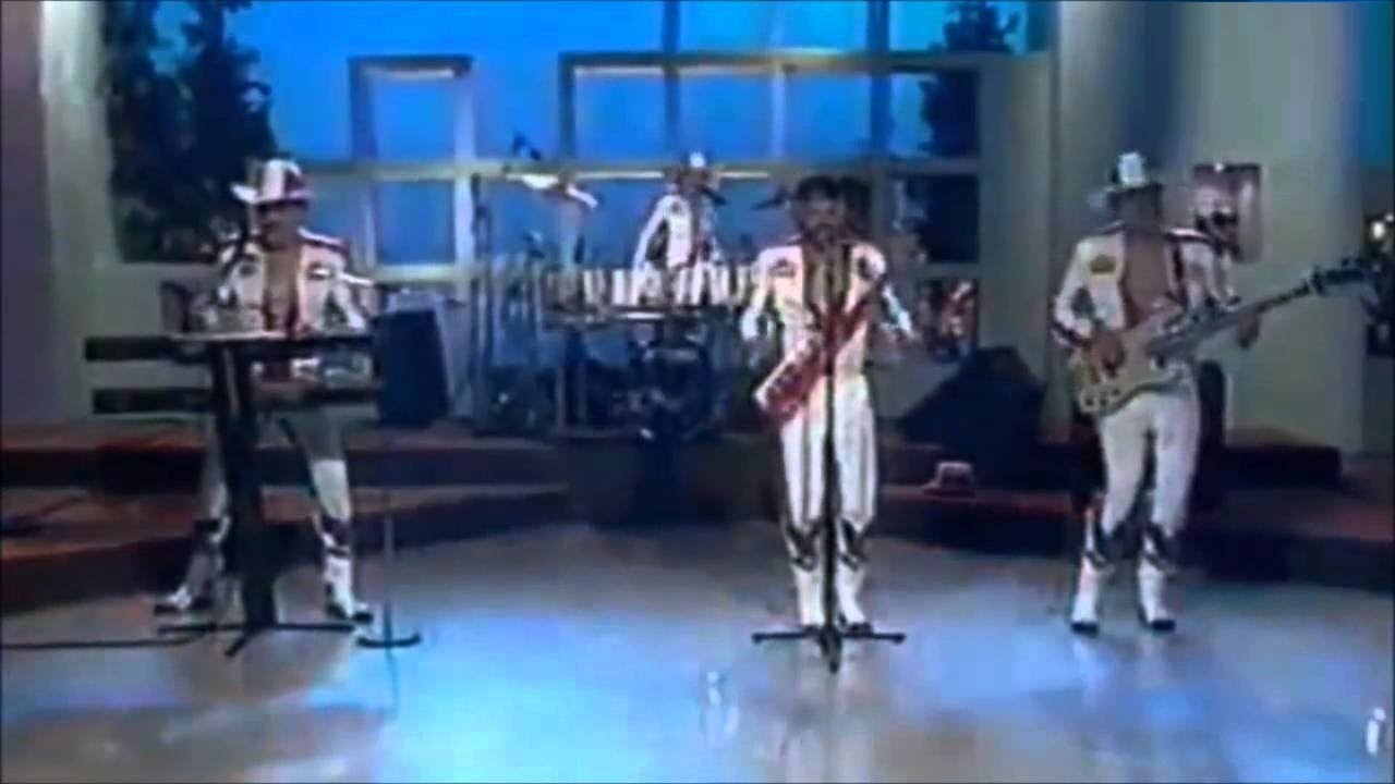 DJ GOOFY QUEBRADITA 90S MEGAMIX - YouTube