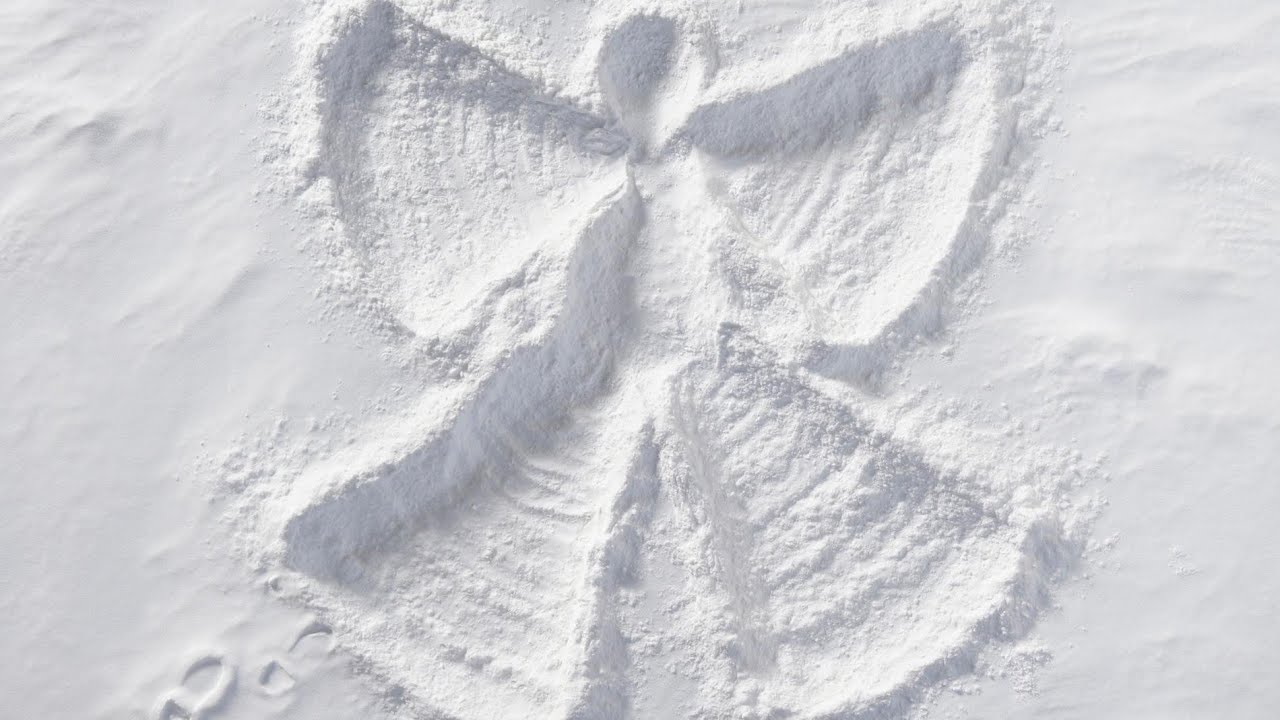 Snow angel.Angel de nieve. - YouTube