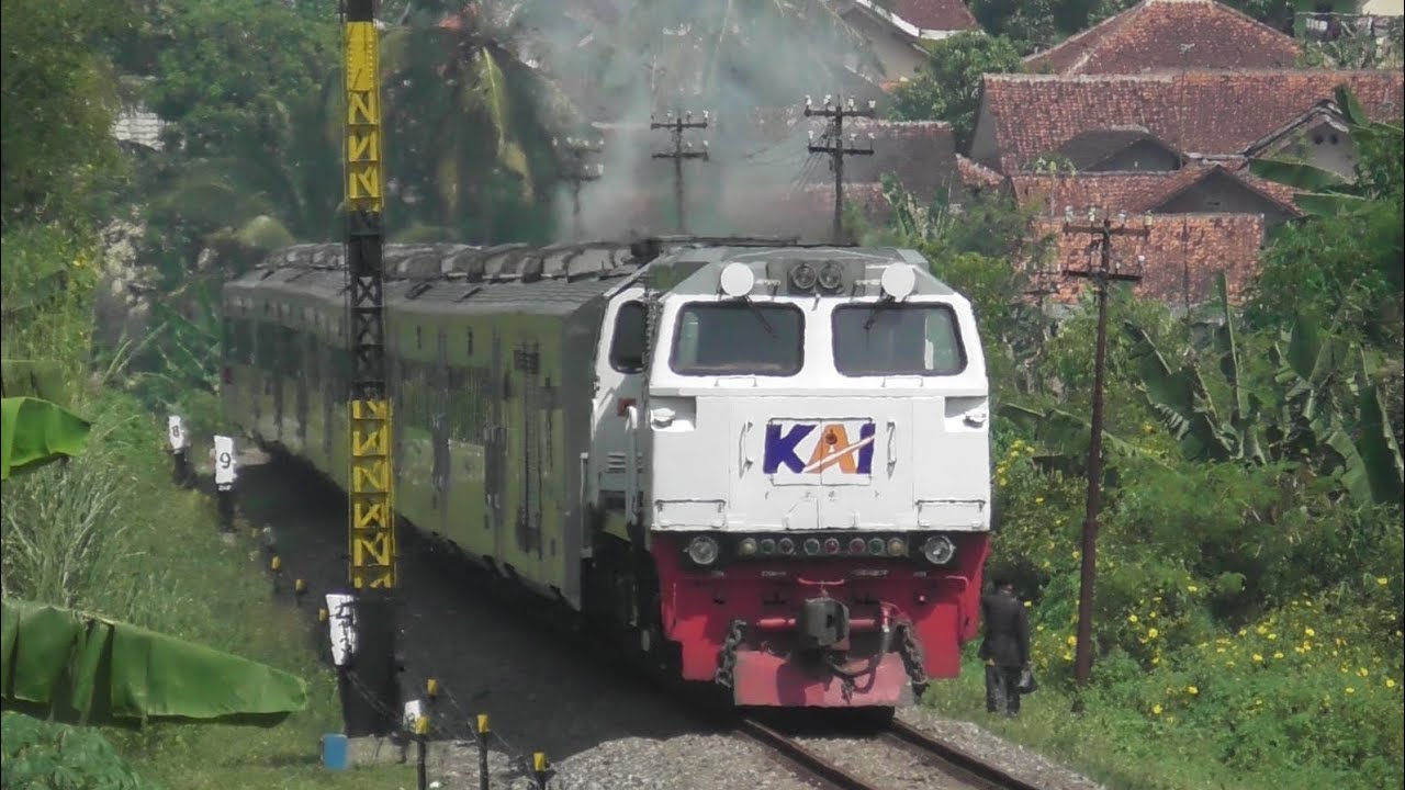 Video Kereta Indonesia Live Sore Kereta Jalur Selatan Dekat Rumah ...