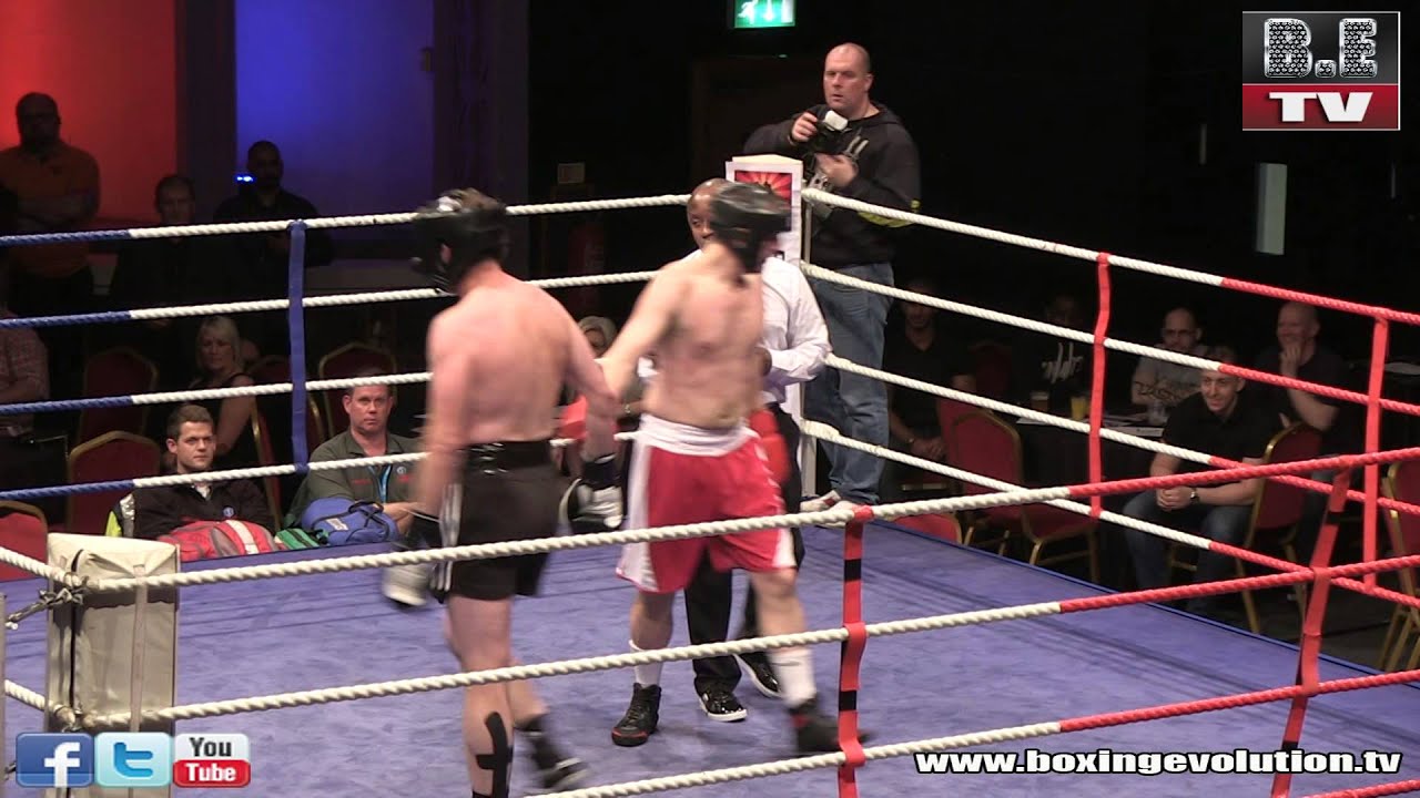 Alan Halliday V Danny Mac - YouTube