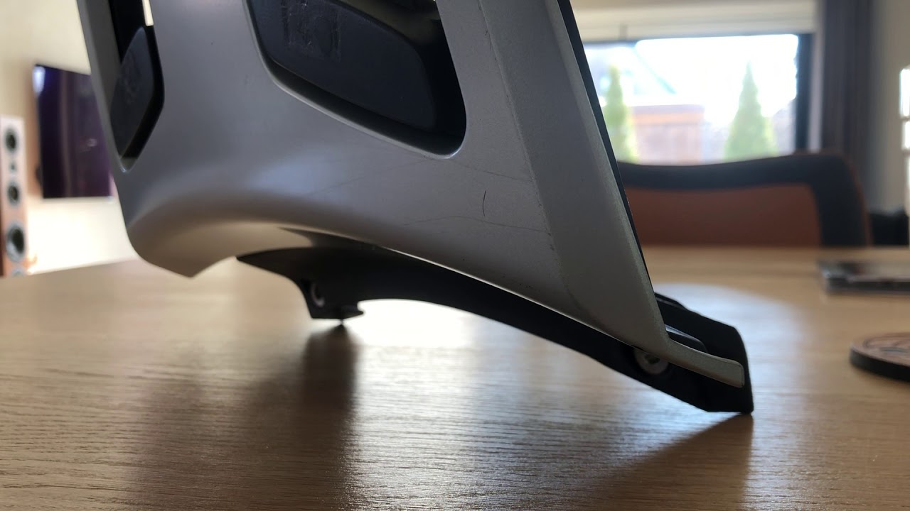 R1200RT Luggage rack - stuck bushing - YouTube