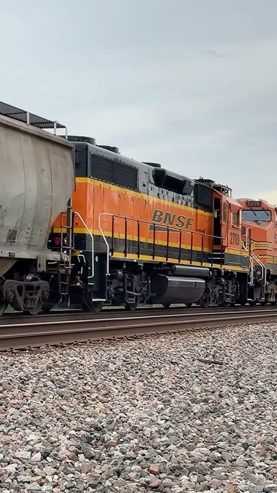 EMD GP39-2 trails on BNSF Manifest train! #bnsfrailway #train #bnsftrains #bnsf - YouTube