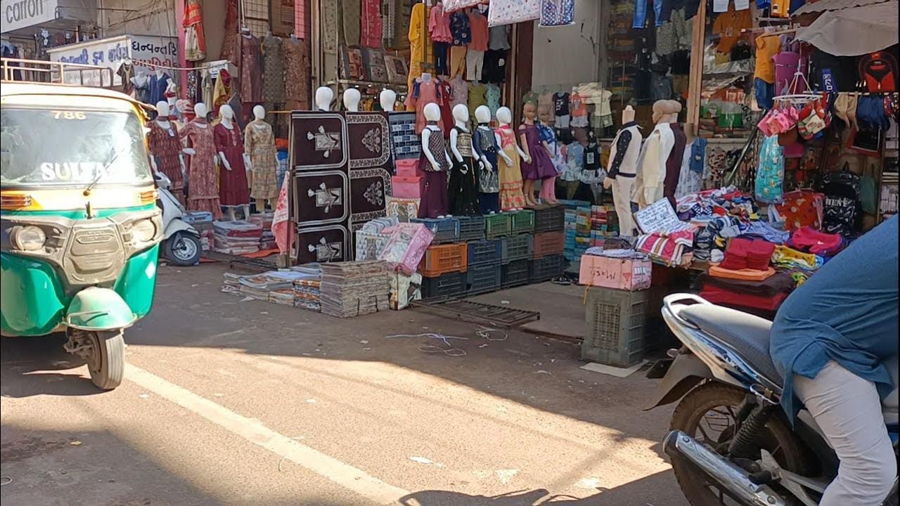 Wholesale market in Jamnagar: :સસ્તા કપડાં, પટોળા કે કુર્તિ ખરીદવી છે ...