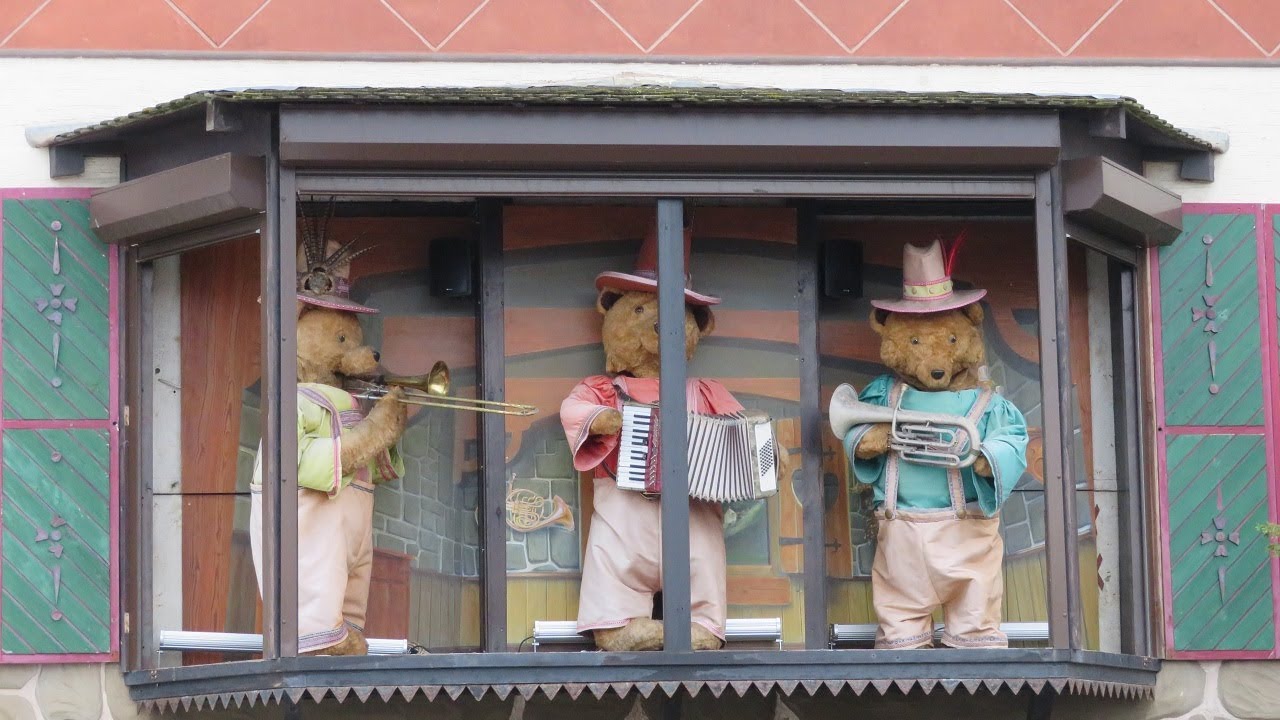 Blackpool Pleasure Beach's Three Avalanche Bears - YouTube