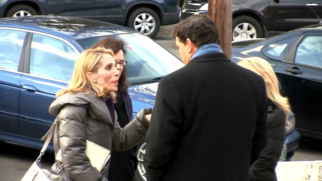 Dana Bash attempts to interview Ron Paul outside polling place - YouTube