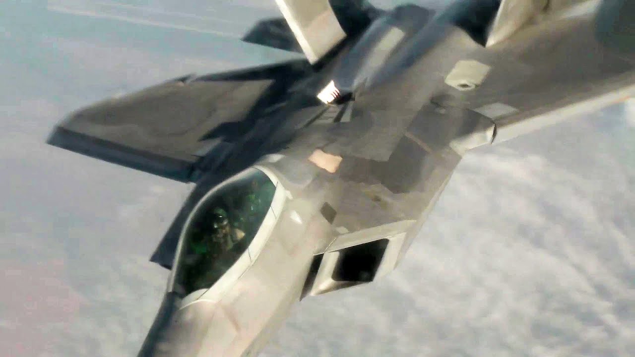 F-22 Raptor Air Refueling - YouTube