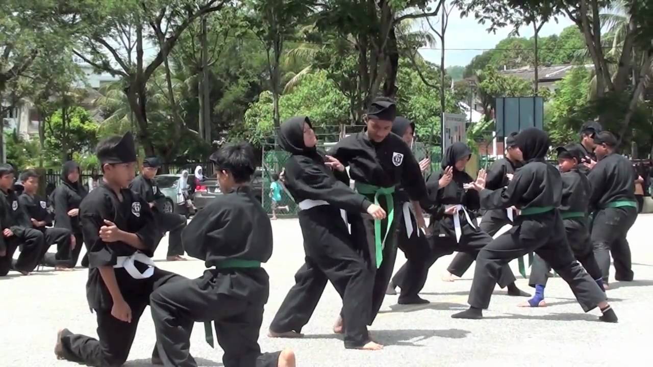 Persembahan Silat Gayong - YouTube