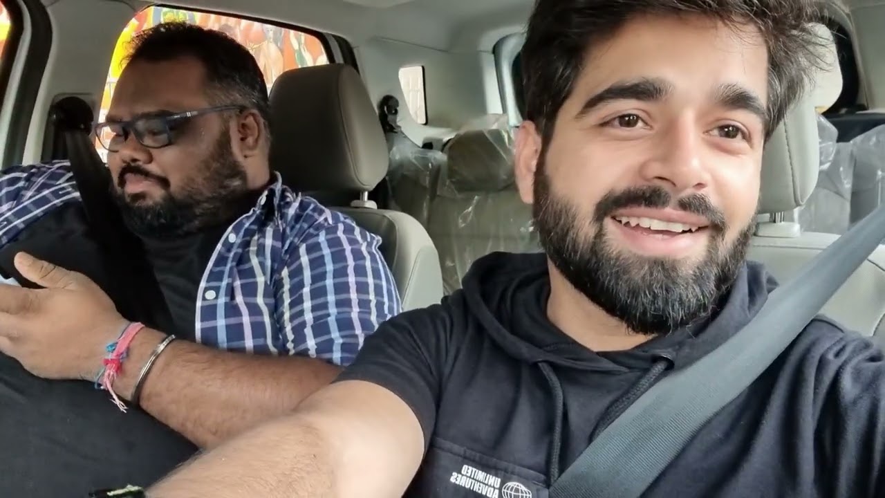 Pehle Vlog ki shuruaat sadak par dhakke khaate hue | The Mudit Sharma | - YouTube