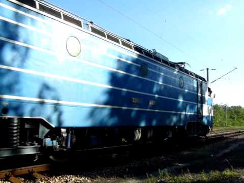 Locomotive BDZ 46 125 with fast train 3622 - YouTube