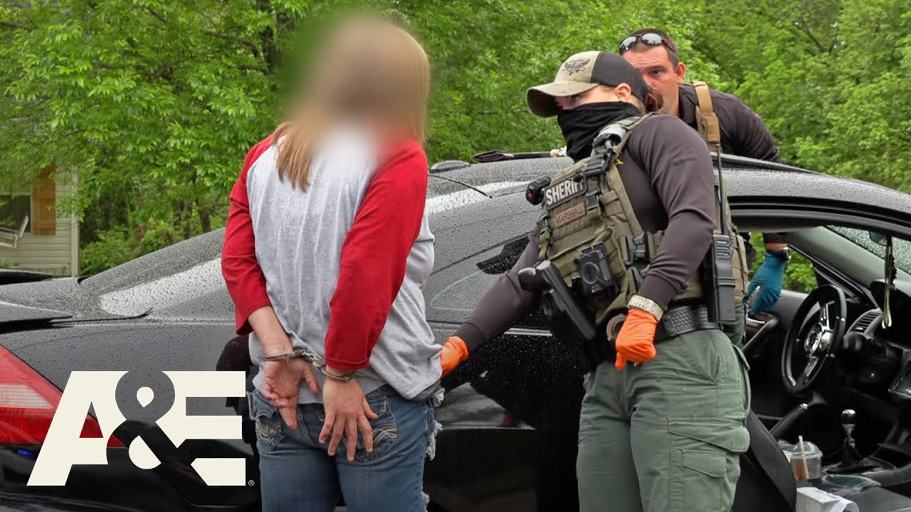 Live PD: Police Patrol - Officers Conduct Search During Traffic Stop ...