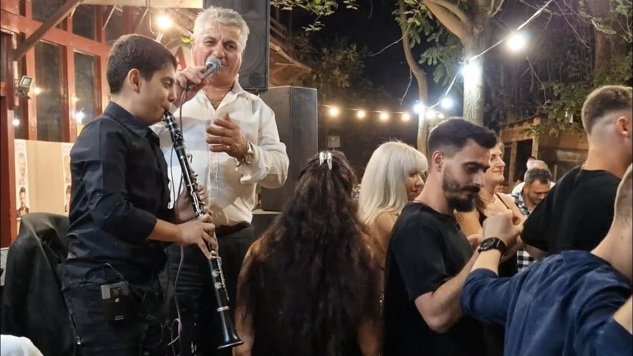 Ο μικρός Ανδρέας Κοκκώνης κλαρίνο - Τάκης Μπαλάσης τραγούδι : - YouTube