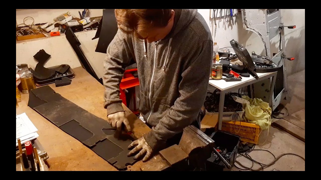 Step 22: bulkhead soundproofing & dashboard assembly Land Rover ...