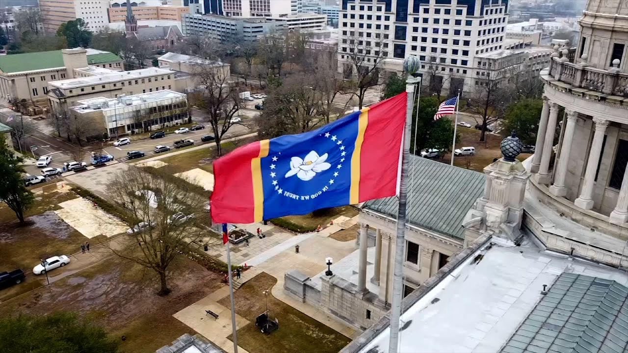 New state flag flies over Mississippi Capitol - YouTube