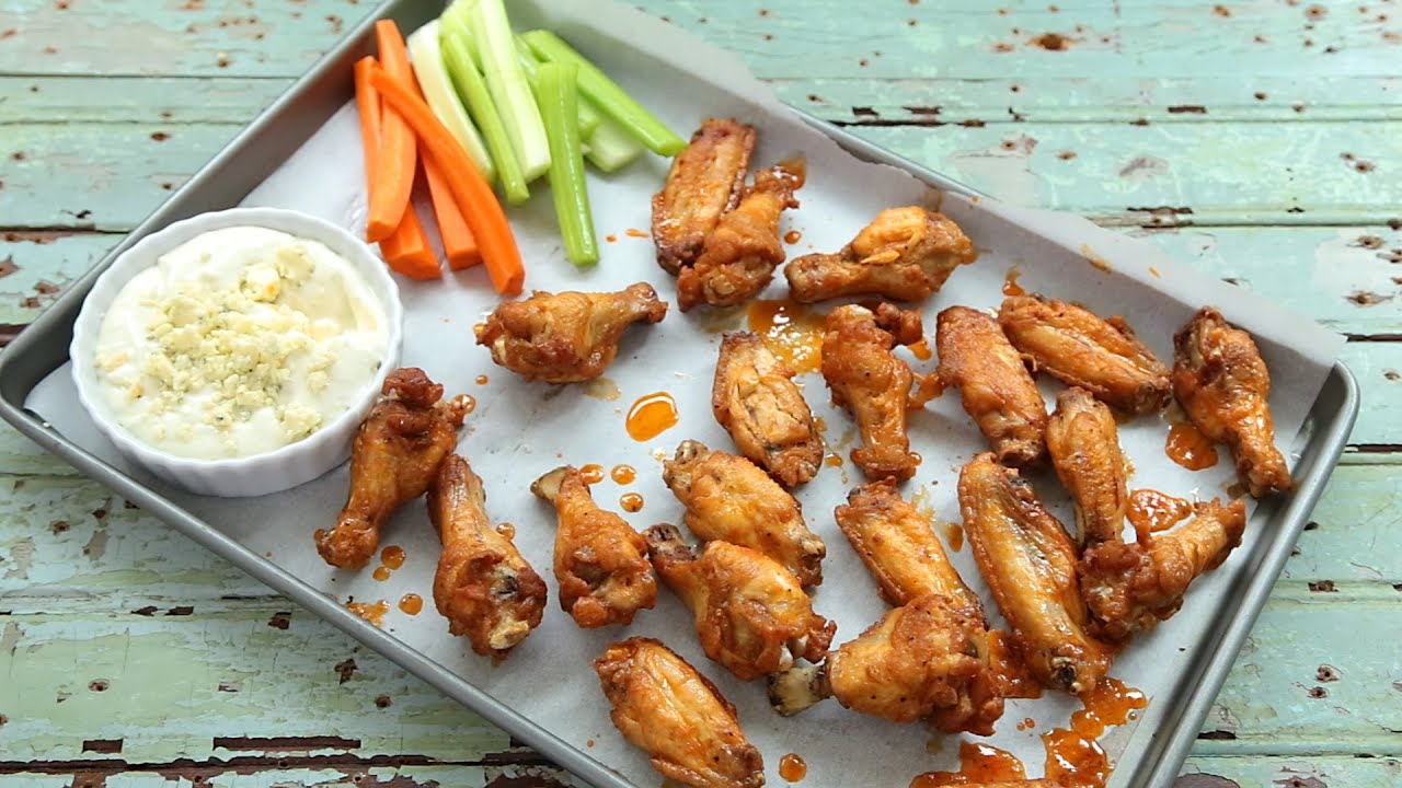 Buffalo wings (asa de frango apimentada) - YouTube