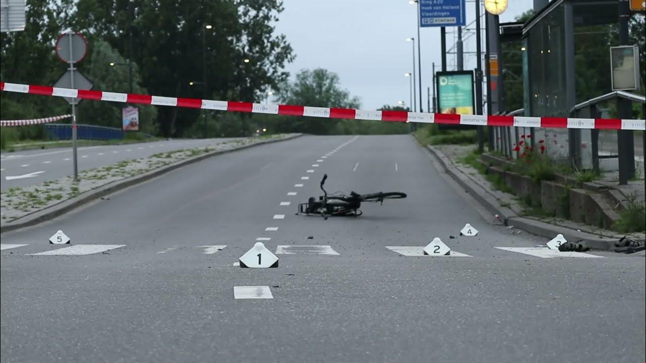 Fietser overleden na aanrijding, automobilist in gestolen auto rijdt door Nieuwe Damlaan ...