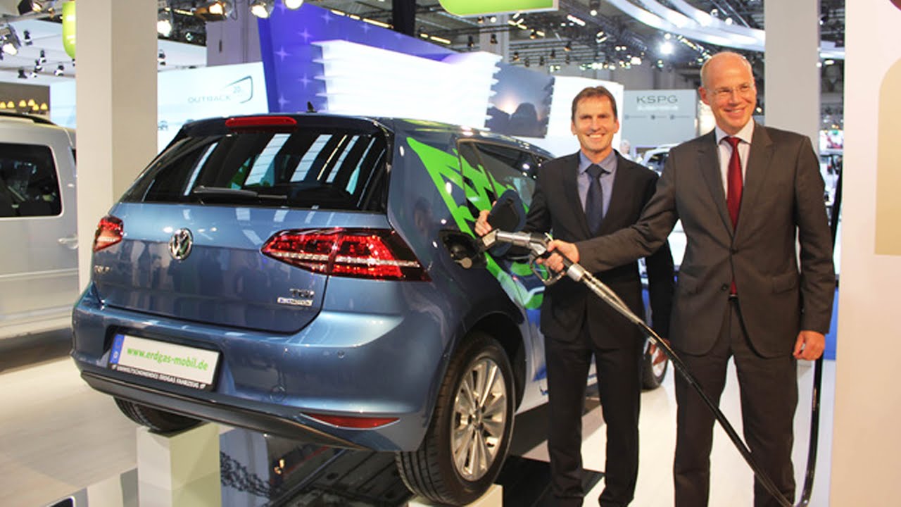 2016 Volkswagen Golf TGI BlueMotion 81kW 110 PS ERDGAS - Exterior and ...