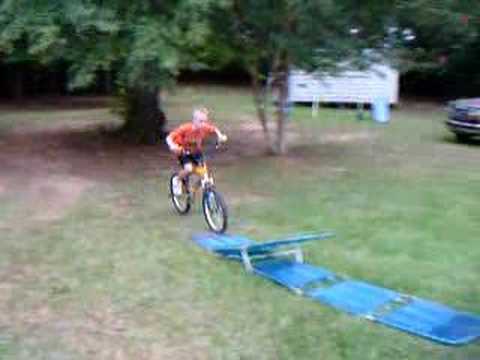 FRANKIE THE REDNECK BICYCLE JUMPER - YouTube