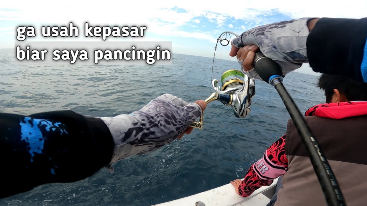 Asiknya mancing dirumpon tengah laut - YouTube